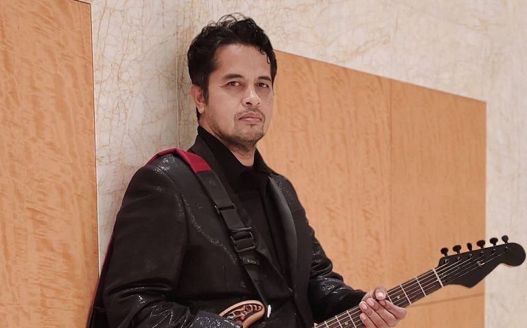5 Gitaris Terbaik Indonesia : e-Kompas.ID Celebrity - e-Kompas.ID