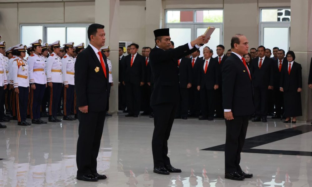 Menhan Prabowo Resmi Lantik Mayjen TNI Jonni Mahroza Sebagai Rektor ...