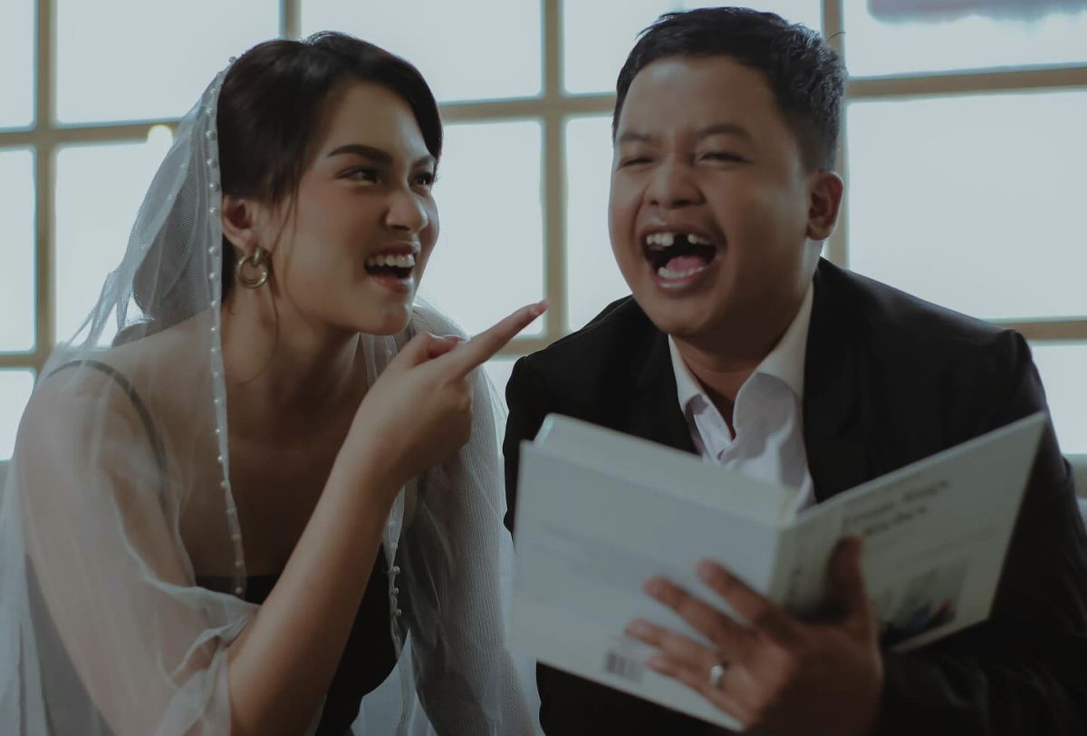 Segera Menikah, Begini Potret Pre-wedding Komedian Dustin Tiffani dan ...